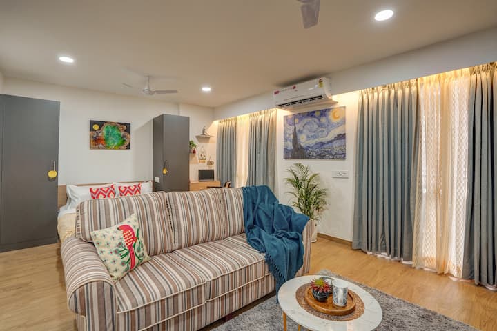 Starry Atelier •Bright Cozy Studio | Viman Nagar - Pune