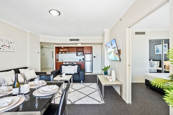 Central 2 Bedroom Holiday Apartment - Q Stay - Surfers Paradise