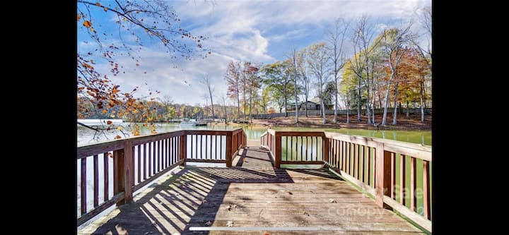 Lakefront Home 4 Bedroom 3 Bath With Private Dock! - Belmont, NC