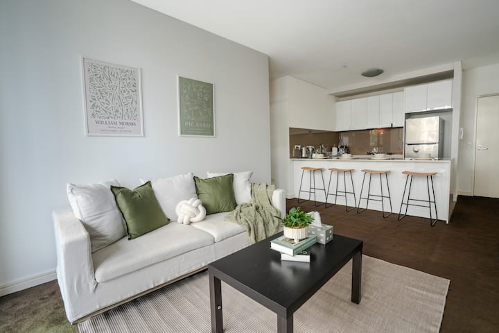 Lumi Stays | 2br Apt Near Airport, City + Parking - Surry Hills
