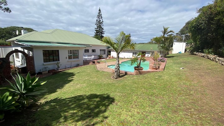 Family-friendly Escape With Pool & Flatlet - Port Alfred