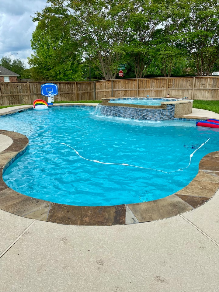 Aggieland! 3-miles From Campus Pool And Hot Tub! - College Station, TX