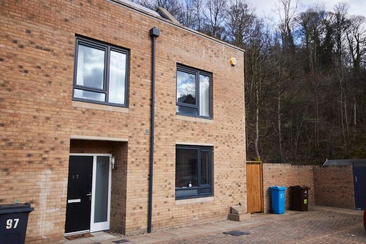 Stylish City Centre House - Parking & Garden - Sheffield