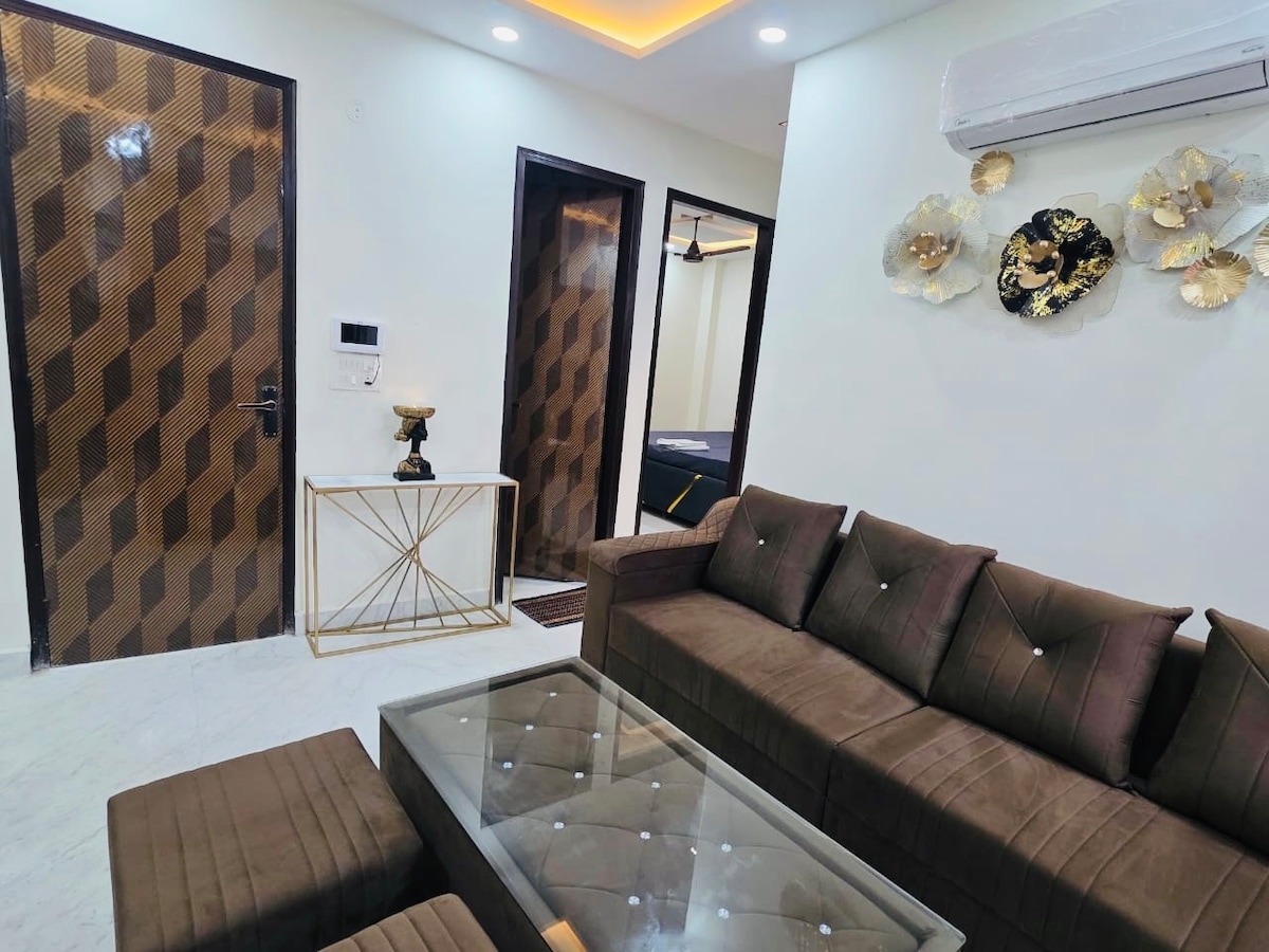 Home Hub : Cozy 2BHK Flat in Rohini Sector 8 (3F) - Flats for Rent in ...
