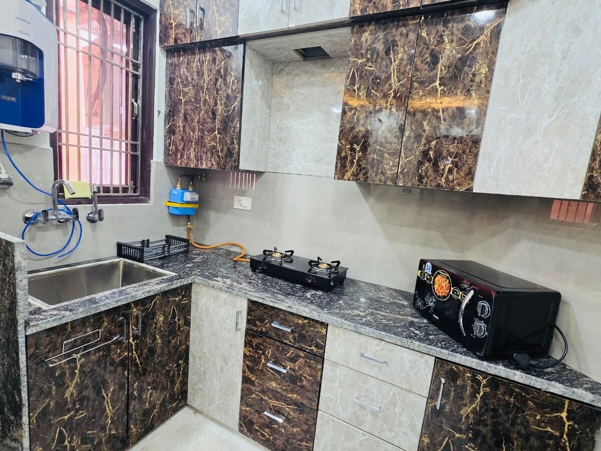Home Hub : Cozy 2BHK Flat in Rohini Sector 8 (3F) - Flats for Rent in ...