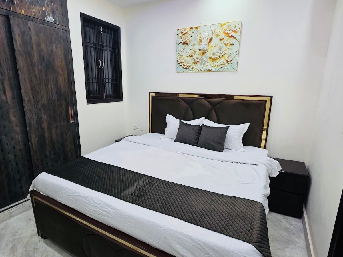 Home Hub : Cozy 2BHK Flat in Rohini Sector 8 (3F) - Flats for Rent in ...