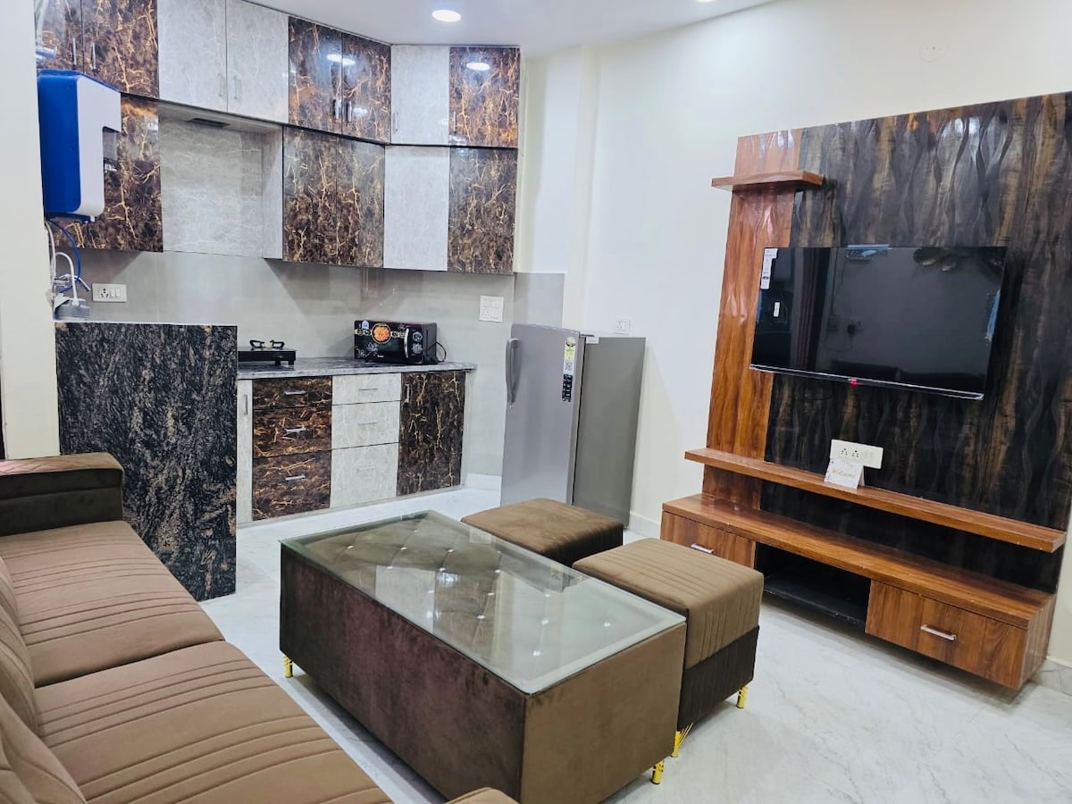 Home Hub : Cozy 2BHK Flat in Rohini Sector 8 (3F) - Flats for Rent in ...