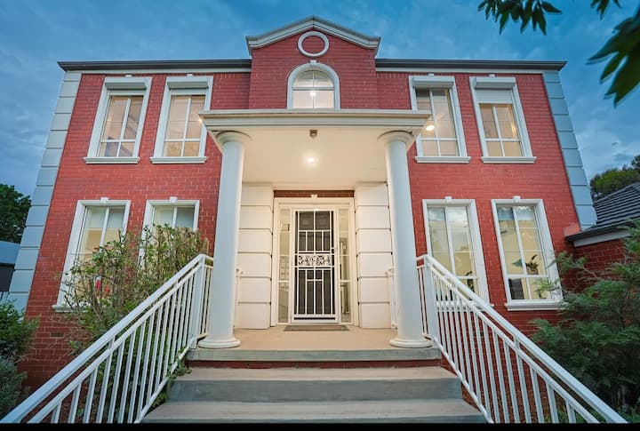 Flora Grand Family Manor - Mildura - Mildura