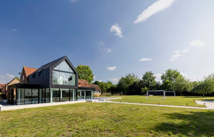 50 Minutes From London 6-bedroom Barn Cinema - Rugby