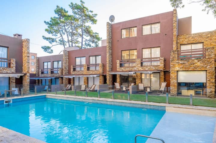 Triplex En Complejo  Para 6 Personas Con Pileta. - Pinamar