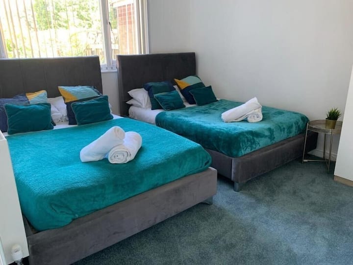 Tudors Esuites Two Bedroom Central Apartment - Birmingham
