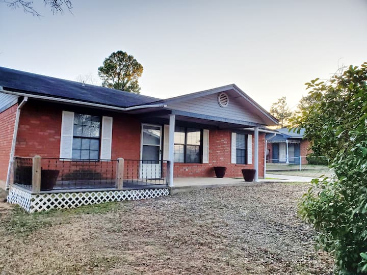 Serene & Cozy Family-friendly 2 Bedroom Cottage - Choctaw Casino Idabel