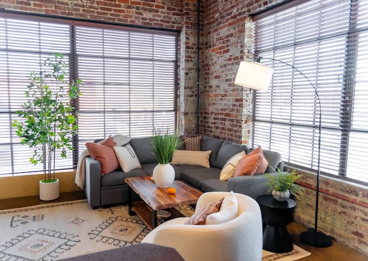 30d-downtown Loft - Free Garage Parking + King Bed - 로아노크