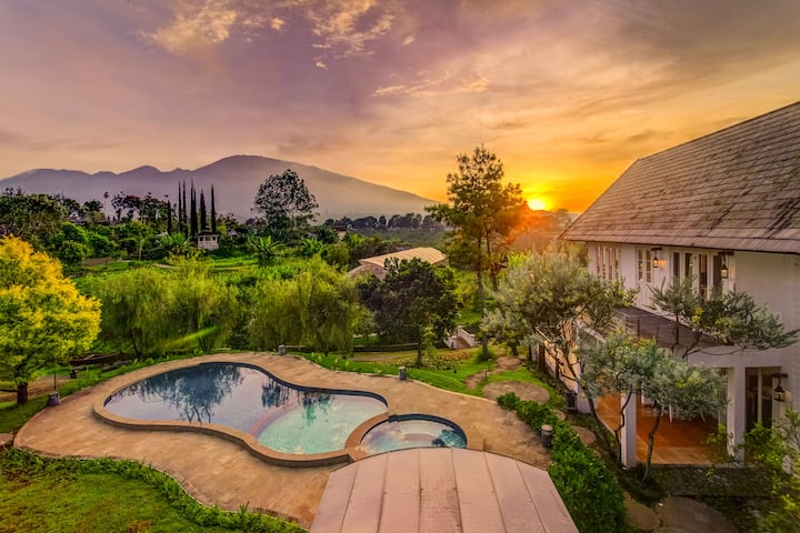 Mahesa 3 W/ Pool, Garden & Mini Zoo - Indonesia