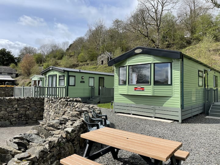 Spoon Hall Coniston (Ash) Sleeps 4 - Lake Views - Coniston
