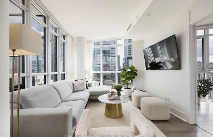 Designer 2bd/ 2ba Yorkville – Stunning Views - Toronto