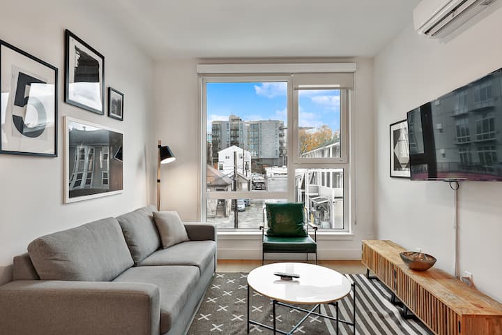 Location, Location, Location! Solis Capitol Hill - Climate Pledge Arena