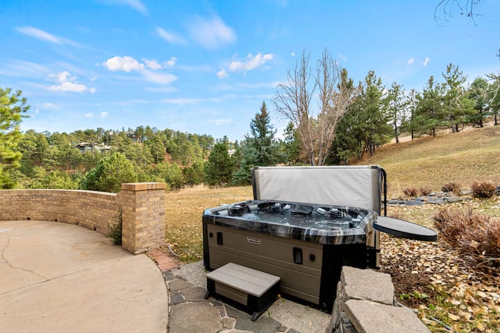 Luxury Walk-out Retreat; Hot Tub, Theater, & Views - Evergreen, CO