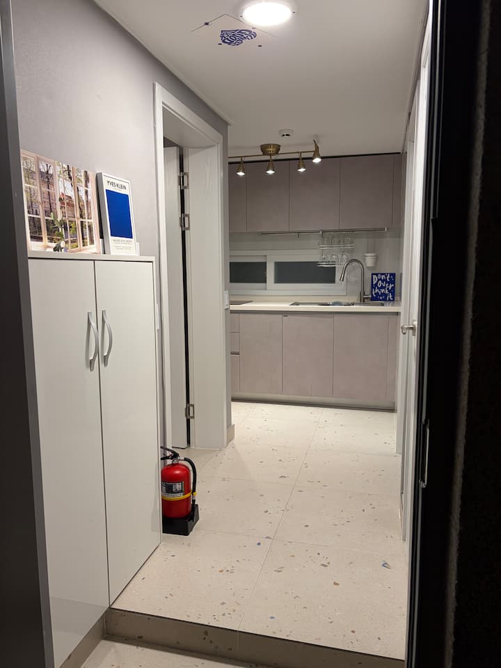 한강변 근처 감성숙소/성수/건대/서울숲/아산병원/롯데월드/잠실/강남/드론쇼/광진구 - South Korea