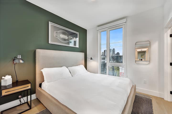 Modern Condo W/ Balcony & Ac - Solis Capitol Hill - Seattle, WA