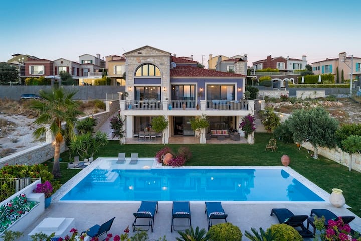9 Br, 2 Private Stone Villas With 2 Pools And View - Çeşme