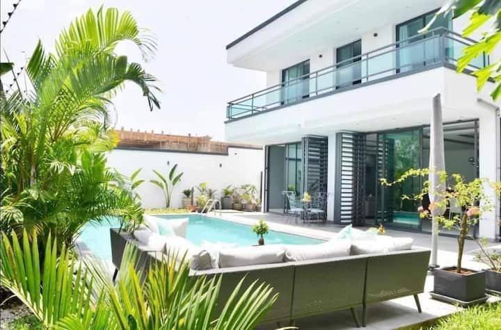 Villa Meublée De 5 Pièces - Abidjan