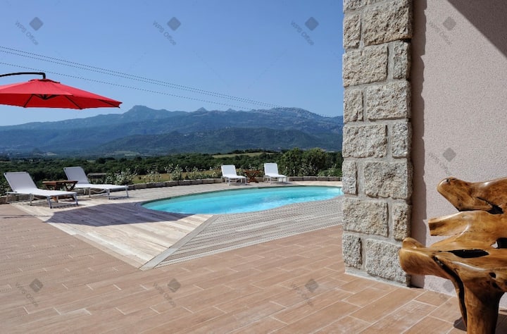 Maison Calme Au Milieu De La Nature Avec Piscine - Figari