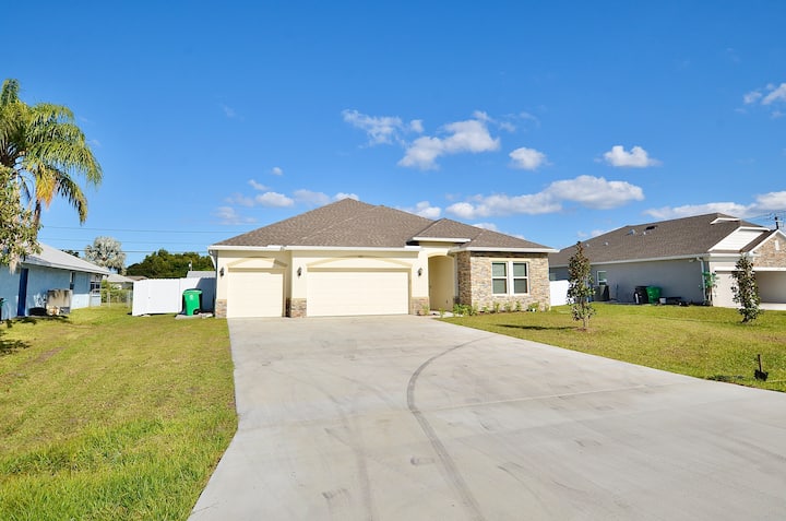 The Port Haven • Generous Sleeping Capacity• - Jensen Beach, FL