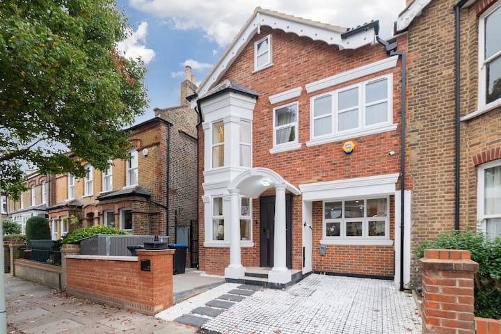 Modern 5-bedroom Family Home In Wimbledon, Sw19 - London, UK