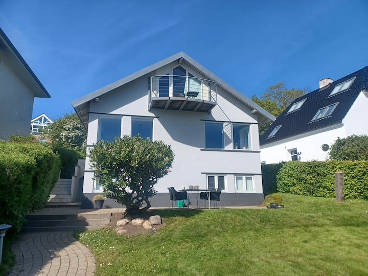 Charmerende Udsigtsvilla Ved Fjorden. - Kolding