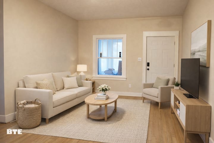 Cozy Modern Retreat 7 Min From Omaha Zoo - Council Bluffs, IA