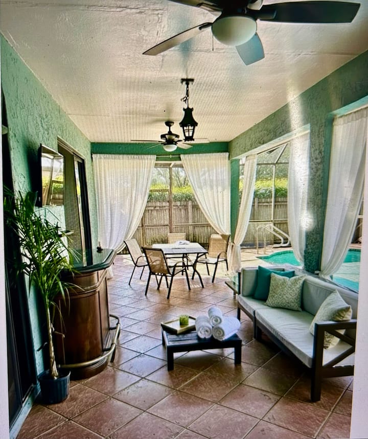 Wellington Retreat -Pets-pool-equestrian-sleeps8 - Royal Palm Beach, FL