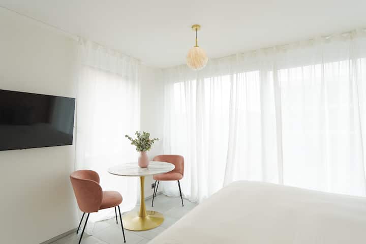 Private Central 1br Studio, 8 Min To Airport - Kloten