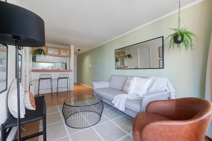 Boutique Depa En Las Condes Con Aire. - Las Condes