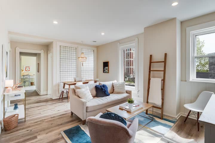 Waves: Steps To The Harbor - ラシーン, WI