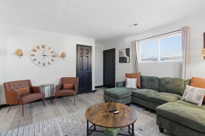 Minutes To The Beach! Navy Base And Fishing Pier! - Norfolk, VA