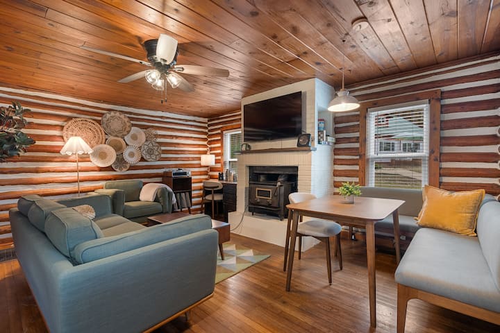 Hot Springs Log Cabin — Bike, Hike, Relax & Unwind - Hot Springs, AR