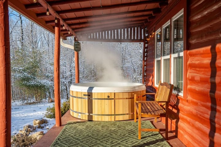 Hot Springs Log Cabin — Bike, Hike, Soak & Unwind - Hot Springs, AR