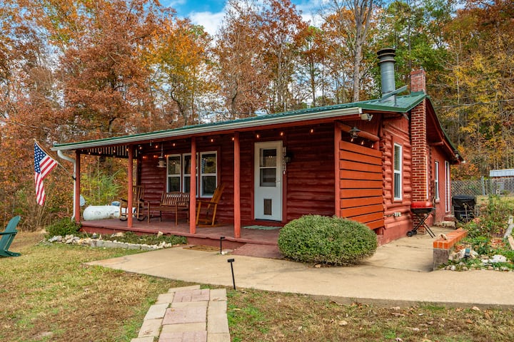 Hot Springs Log Cabin — Bike, Hike, Relax & Unwind - Hot Springs, AR