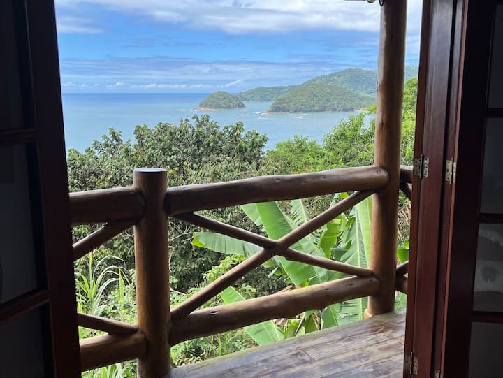 Refúgio Rústico Com Vista Para O Mar - Trindade