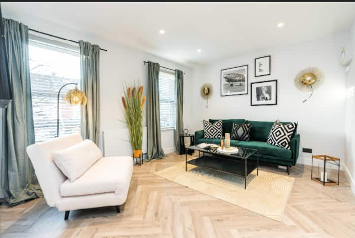 Modern 2 Br Flat In Baron's Court - Londres