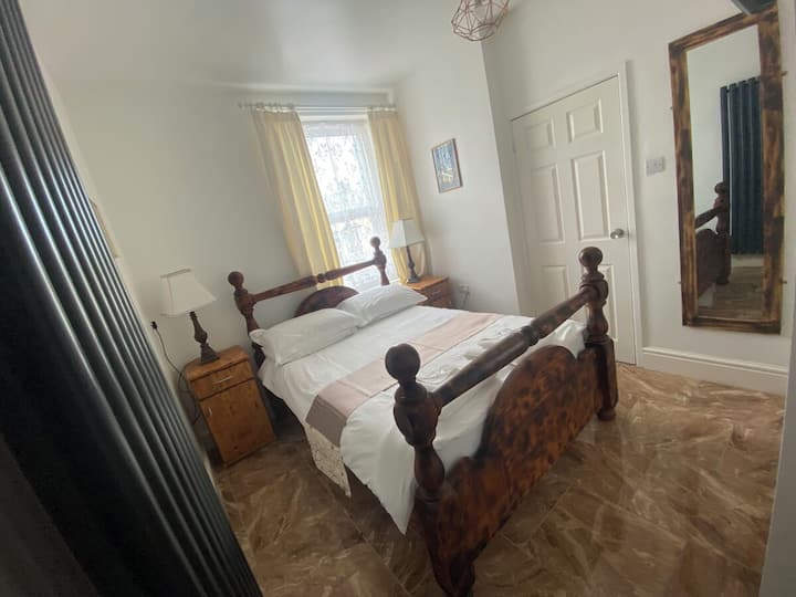 Alexander Hotel
Pet Friendly 
Quadruple Room - 萊瑟姆·聖安妮