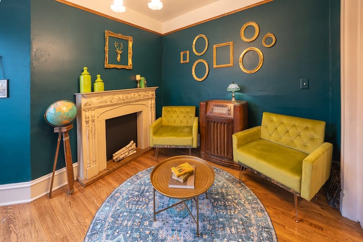 Victorian Hideaway: Walk To Dt, Hot Tub, Sleeps 7 - Sioux Falls, SD