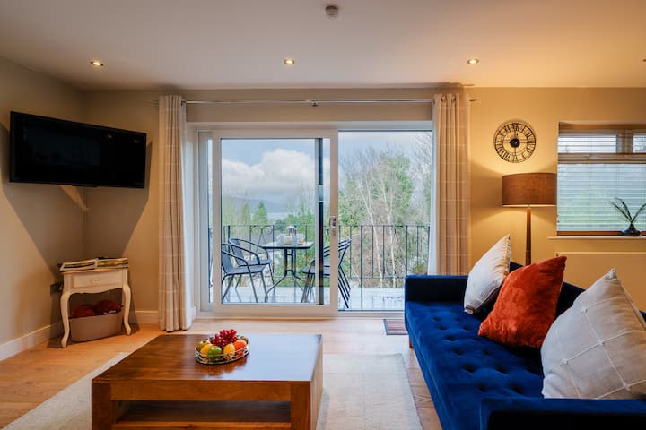 Windermere Lake View Hideaway Pet-friendly Parking - Windermere