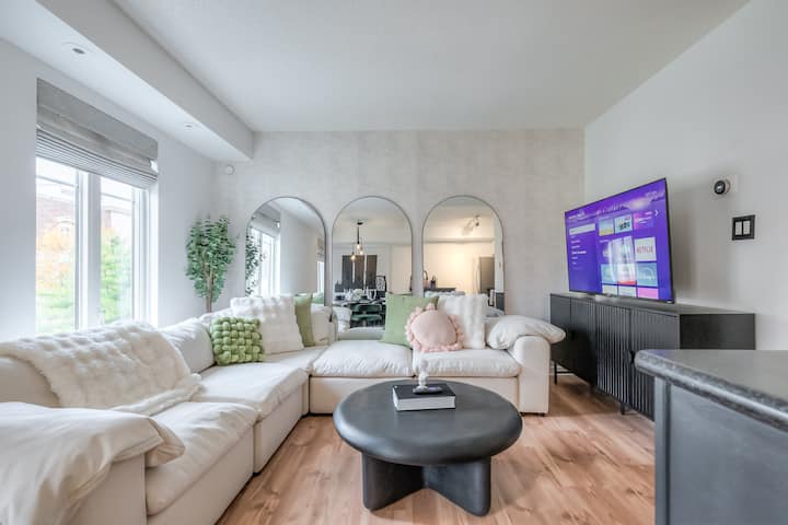 Modern Liberty Village Townhouse W/ Rooftop Patio - Toronto