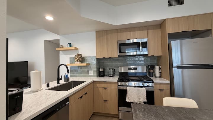 Great Location Beverly Hills & Weho Apartment - West Hollywood