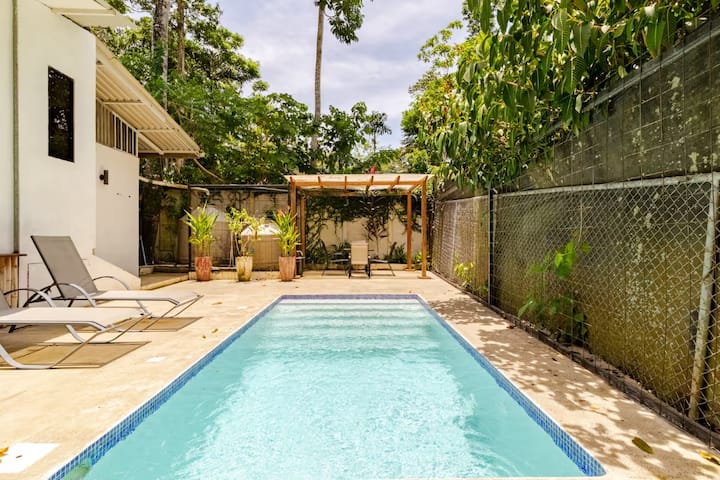 Entire Home, Cocles, Pool & Ac. - 