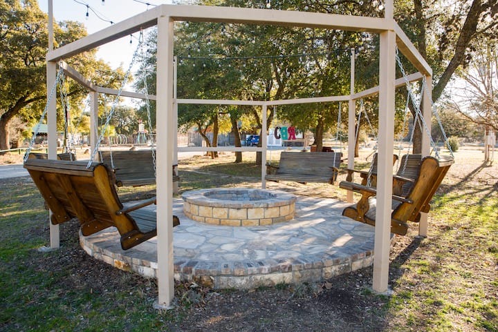 Cabin 2 - Leakey, TX