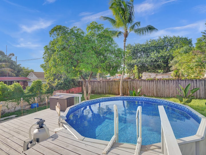 Cozy Beachside Getaway W/ Pool, Deck & Game Area - Cooper City, FL