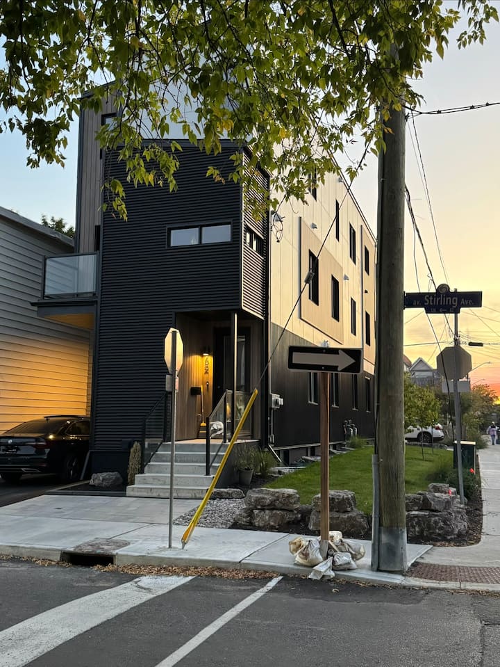 The Hintonburg House - Ottawa